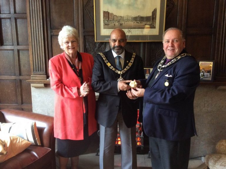 Frodsham Mayor meets Lord Mayor of Nottingham - Frodsham Town Council